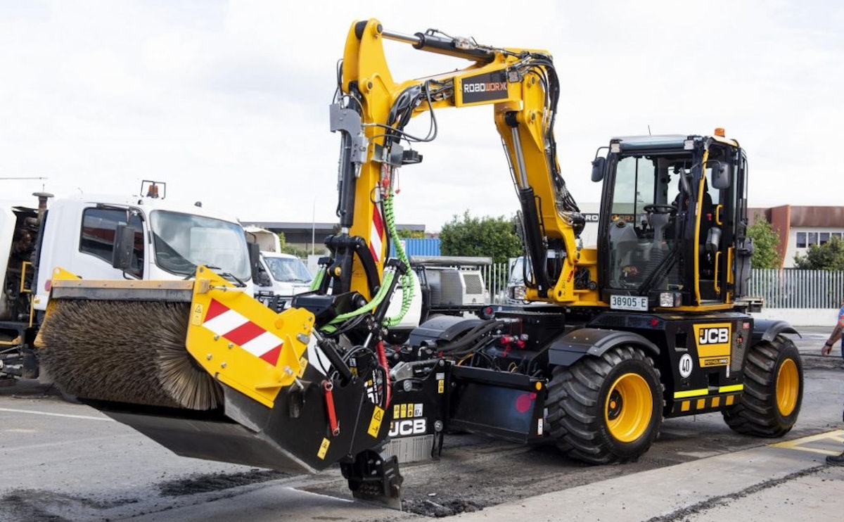 JCB Pothole Pro is an All-in-One Machine for Asphalt Projects | IRONPROS
